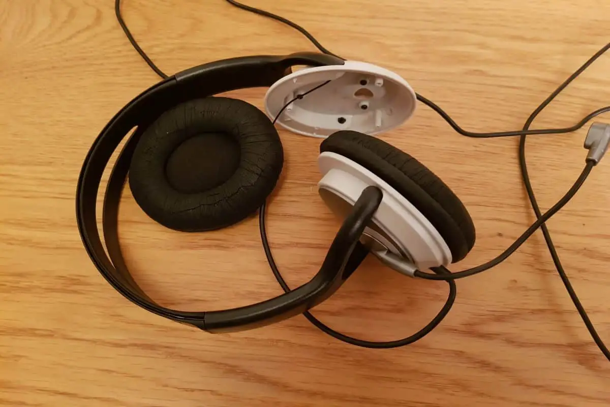 3 Things To Do With Broken Headphones – Ear Rockers