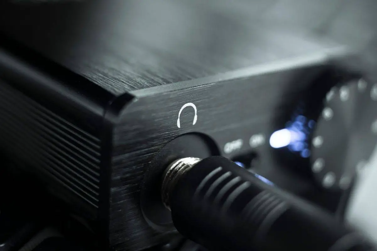 Amp vs DAC (What is the Difference?) – Ear Rockers